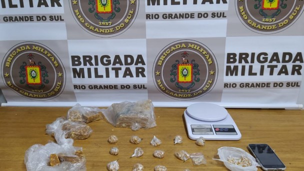 ROCAM do 25º BPM prende dupla por tráfico de drogas - Brigada Militar ROCAM do 25º BPM prende dupla por tráfico de drogas - Brigada Militar